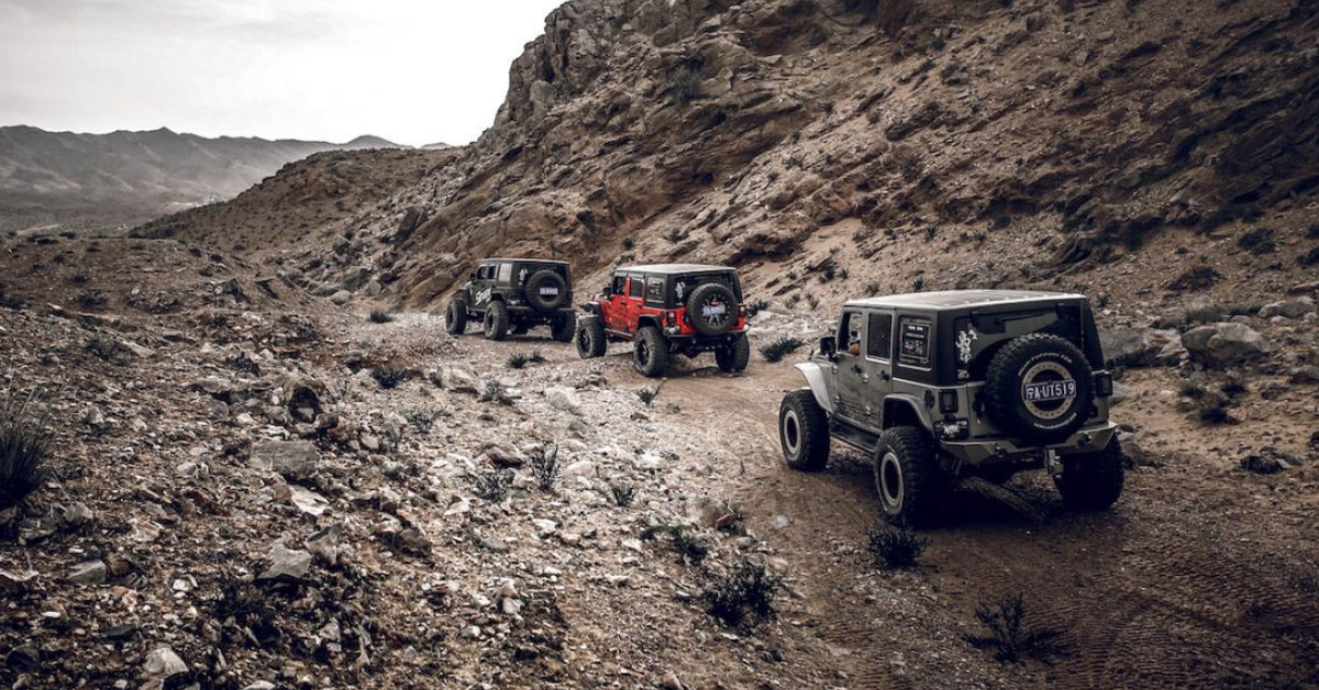 How to Dress For A Jeep Tour - Vascara